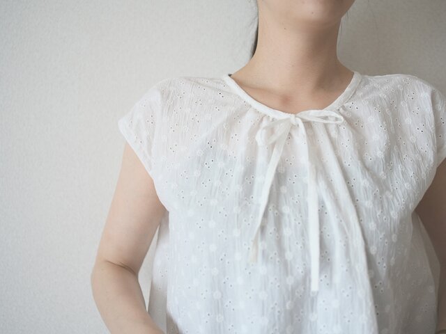 コットンレースのフレンチブラウス 白 No.303 | iichi 日々の暮らしを心地よくするハンドメイドやアンティークのマーケットプレイス