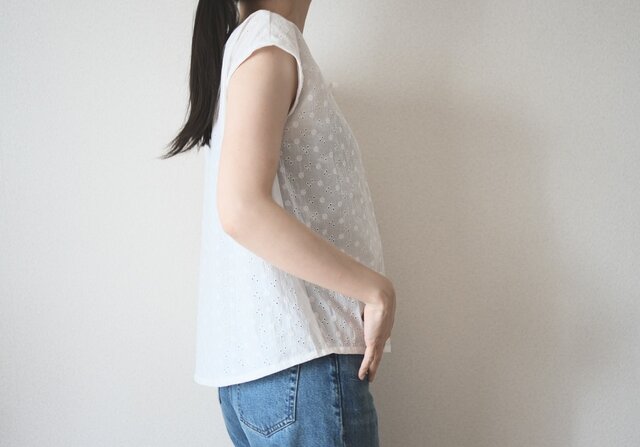 コットンレースのフレンチブラウス 白 No.303 | iichi 日々の暮らしを心地よくするハンドメイドやアンティークのマーケットプレイス