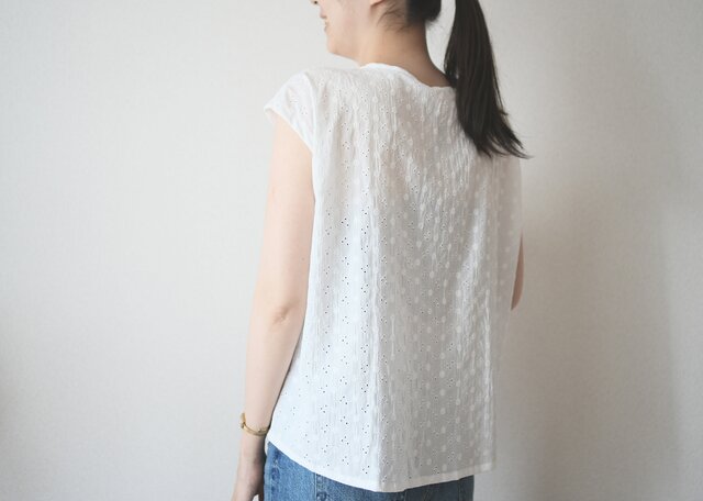 コットンレースのフレンチブラウス 白 No.303 | iichi 日々の暮らしを心地よくするハンドメイドやアンティークのマーケットプレイス