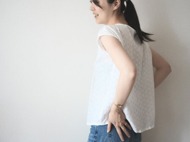 コットンレースのフレンチブラウス 白 No.303 | iichi 日々の暮らしを心地よくするハンドメイドやアンティークのマーケットプレイス