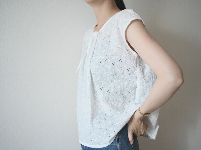 コットンレースのフレンチブラウス 白 No.303 | iichi 日々の暮らしを心地よくするハンドメイドやアンティークのマーケットプレイス