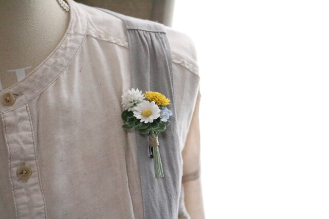 布花 草花ブローチ 1226 | iichi 日々の暮らしを心地よくするハンドメイドやアンティークのマーケットプレイス