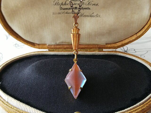 サフィレット ダイヤモンド型（約21×12㎜）Art Deco ネックレス | iichi 日々の暮らしを心地よくするハンドメイドやアンティークのマーケットプレイス