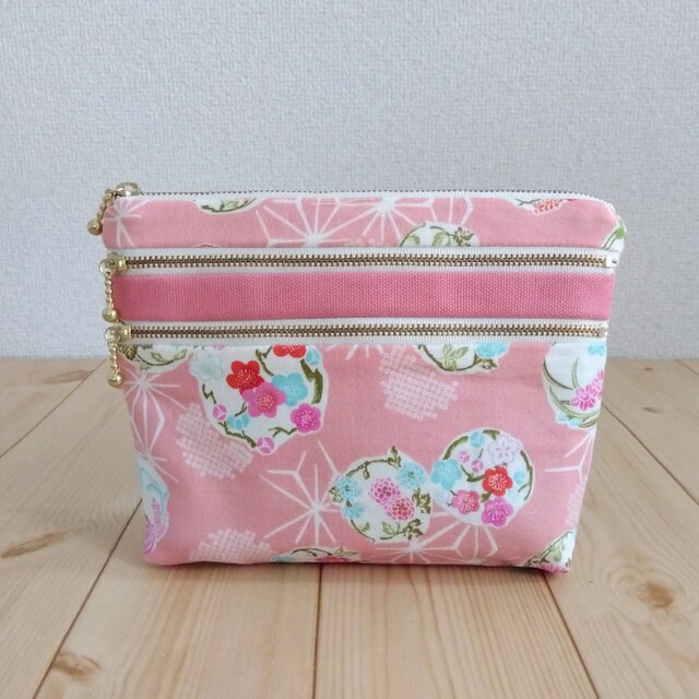 【値下げ】4段ファスナー＋ポケットポーチ 優しいピンクの和柄 20cmバッグインバッグ 479 | iichi 日々の暮らしを心地よくするハンドメイドやアンティークのマーケットプレイス