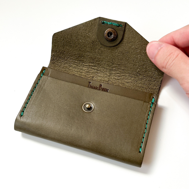 ホックボタンのマチつき名刺入れ CT-02 | iichi 日々の暮らしを心地よくするハンドメイドやアンティークのマーケットプレイス