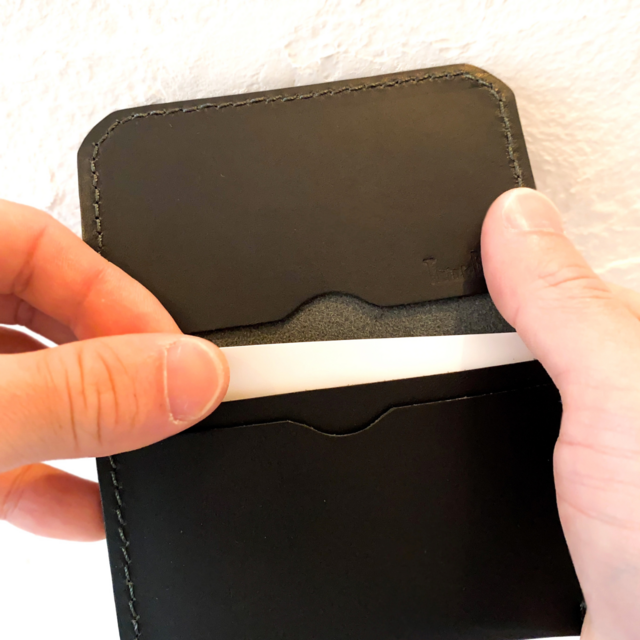 収納スペース3つの薄型名刺入れ CT-01 | iichi 日々の暮らしを心地よくするハンドメイドやアンティークのマーケットプレイス