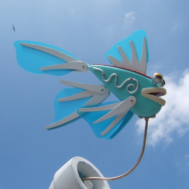 Red laser fish | iichi 日々の暮らしを心地よくするハンドメイドやアンティークのマーケットプレイス