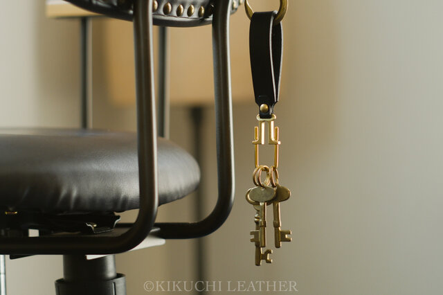 《Italian Leather》Leather Key Holder 《4colors》 | iichi 日々の暮らしを心地よくするハンドメイドやアンティークのマーケットプレイス