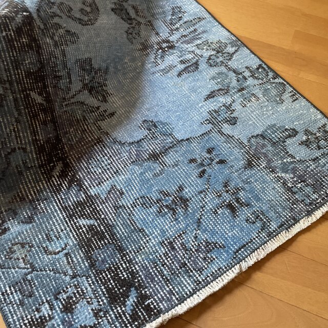 63×216 ロングランナーラグ 空色ブルーオーバーダイ トルコヴィンテージラグ | iichi 日々の暮らしを心地よくするハンドメイドやアンティークのマーケットプレイス