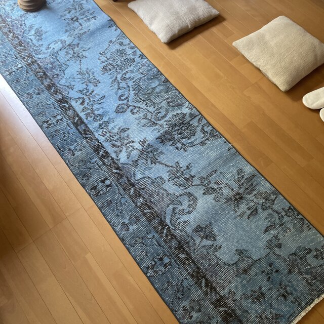 63×216 ロングランナーラグ 空色ブルーオーバーダイ トルコヴィンテージラグ | iichi 日々の暮らしを心地よくするハンドメイドやアンティークのマーケットプレイス