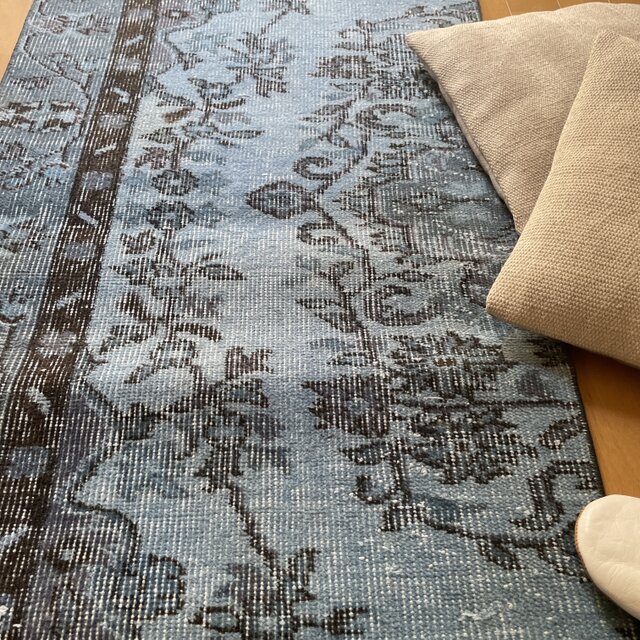 63×216 ロングランナーラグ 空色ブルーオーバーダイ トルコヴィンテージラグ | iichi 日々の暮らしを心地よくするハンドメイドやアンティークのマーケットプレイス