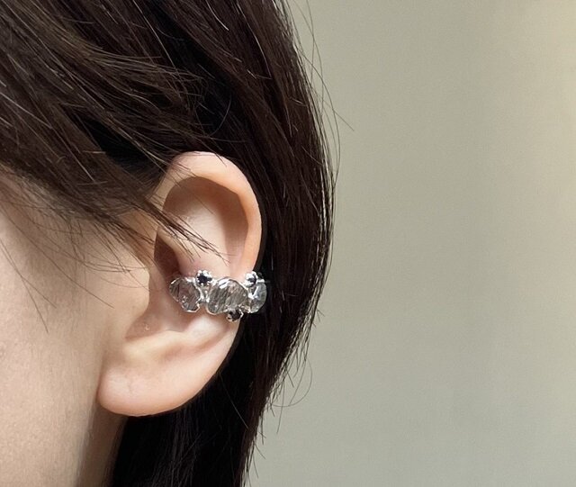 トルマリンインクォーツ&スピネル・イヤーカフ（silver925） | iichi 日々の暮らしを心地よくするハンドメイドやアンティークのマーケットプレイス