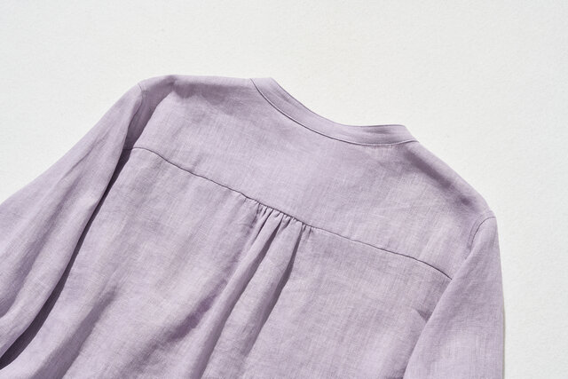 ナチュラル印象の爽やかなリネンブラウス 7分袖 リネン100％ 藤色 240516-2 | iichi 日々の暮らしを心地よくするハンドメイドやアンティークのマーケットプレイス