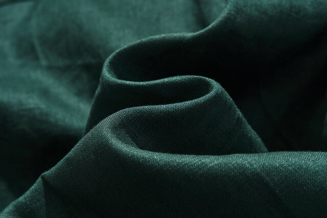 ナチュラル印象の爽やかなリネンブラウス 7分袖 リネン100％ 濃緑 240516-4 | iichi 日々の暮らしを心地よくするハンドメイドやアンティークのマーケットプレイス