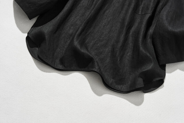 さらりと着心地よい、リネンブラウス 7分袖 ブラック 240517-6 | iichi 日々の暮らしを心地よくするハンドメイドやアンティークのマーケットプレイス