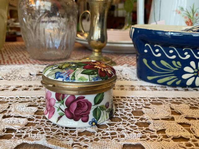 ロンドンで見つけた flower box | iichi 日々の暮らしを心地よくするハンドメイドやアンティークのマーケットプレイス