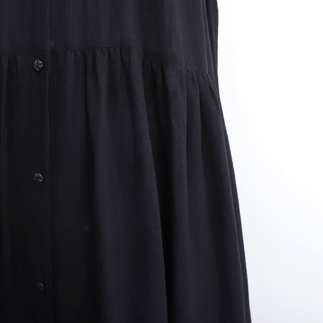 軽やかな着心地 コットン 前開き ティアードワンピース ブラック 0527BK | iichi 日々の暮らしを心地よくするハンドメイドやアンティークのマーケットプレイス