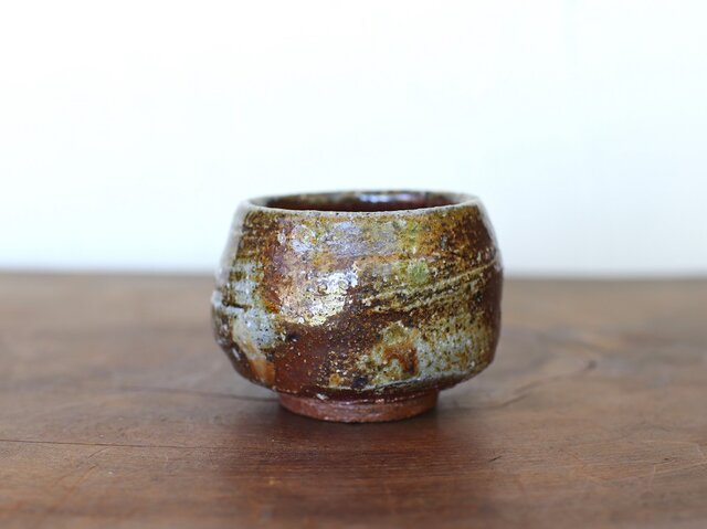 備前焼 ぐい呑み gi-026 | iichi 日々の暮らしを心地よくするハンドメイドやアンティークのマーケットプレイス