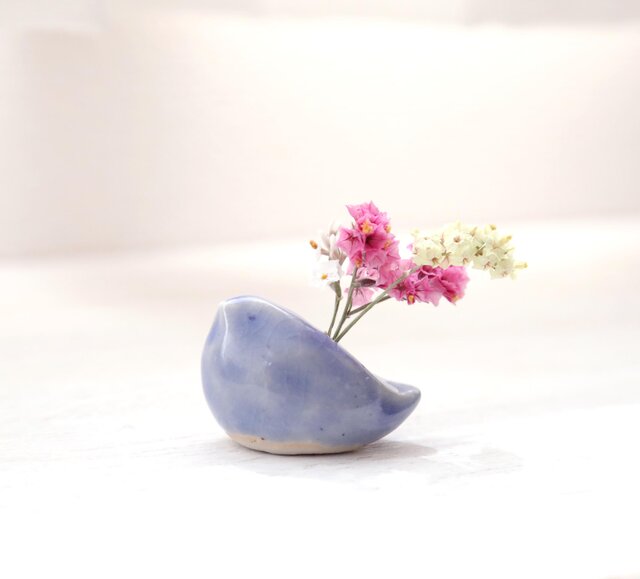 小さなひよこの花挿しオブジェ シーブルー ＊ ドライフラワー付き | iichi 日々の暮らしを心地よくするハンドメイドやアンティークのマーケットプレイス