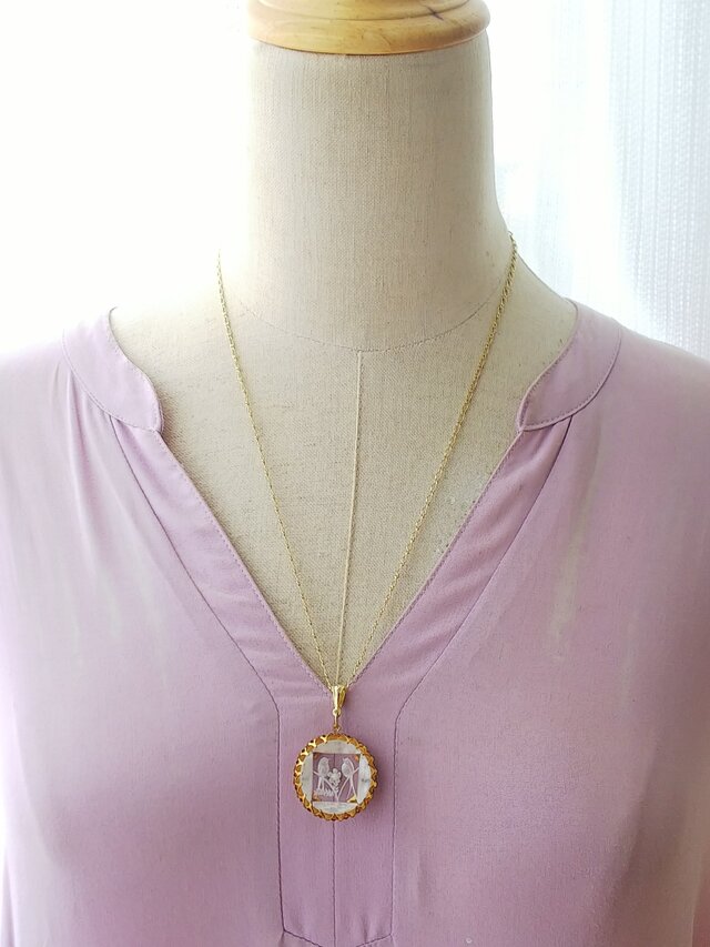 1930年代 Lucite製 Birdとお花のボタンの 美しいネックレス | iichi 日々の暮らしを心地よくするハンドメイドやアンティークのマーケットプレイス