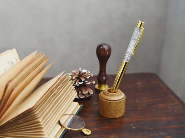 【ペン立て】アンティークな木製 ペンスタンド | iichi 日々の暮らしを心地よくするハンドメイドやアンティークのマーケットプレイス