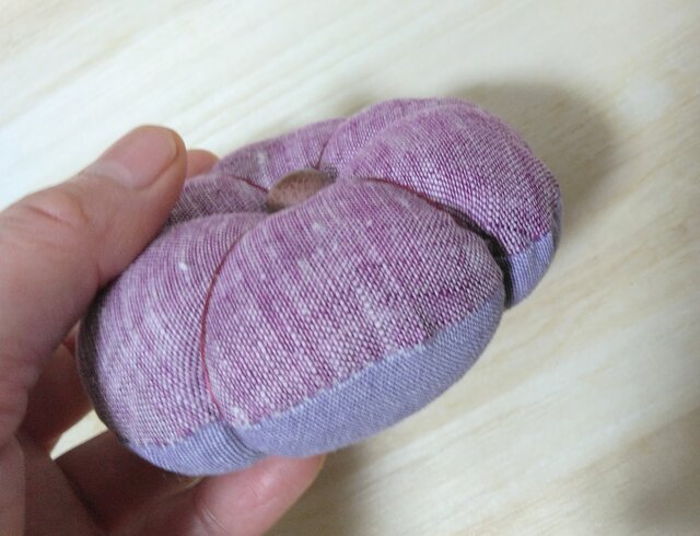 羊毛針山（大) | iichi 日々の暮らしを心地よくするハンドメイドやアンティークのマーケットプレイス