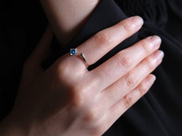 topaz ring トパーズダブルスクエアリング 天然石ブルートパーズ×ホワイトトパーズ シルバー | iichi 日々の暮らしを心地よくするハンドメイドやアンティークのマーケットプレイス