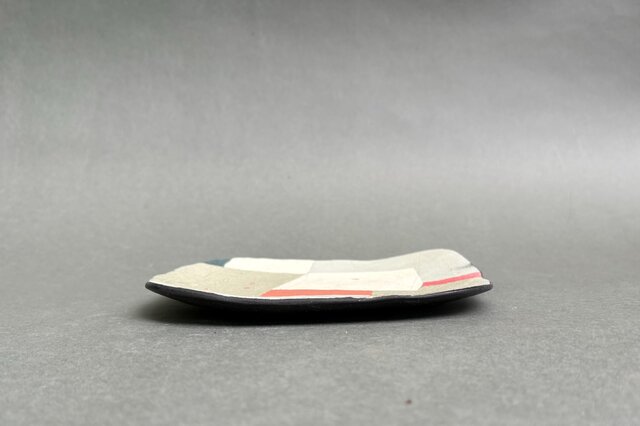 化粧掻き落とし文様 皿143 | iichi 日々の暮らしを心地よくするハンドメイドやアンティークのマーケットプレイス