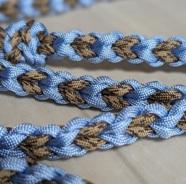 ハート柄ショルダーリード（全長230cm） 中型、大型犬用 お揃いの首輪もあります | iichi 日々の暮らしを心地よくするハンドメイドやアンティークのマーケットプレイス