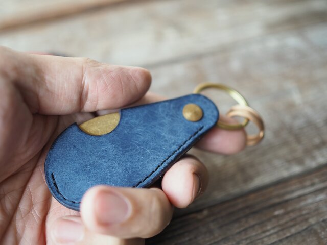 《受注製作》shoehorn type key case/靴べら付きキーケース | iichi 日々の暮らしを心地よくするハンドメイドやアンティークのマーケットプレイス