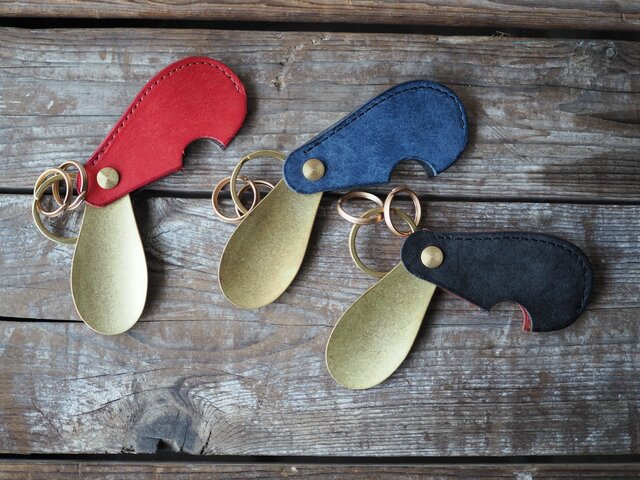 《受注製作》shoehorn type key case/靴べら付きキーケース | iichi 日々の暮らしを心地よくするハンドメイドやアンティークのマーケットプレイス
