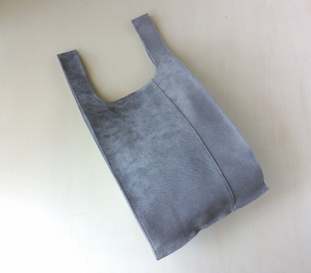 【特別価格】ちょっと贅沢なサブバッグ ピッグスエード 3p (M) グレー | iichi 日々の暮らしを心地よくするハンドメイドやアンティークのマーケットプレイス