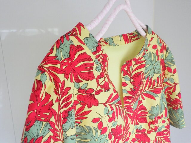 モンステラのブラウス バンドカラー | iichi 日々の暮らしを心地よくするハンドメイドやアンティークのマーケットプレイス