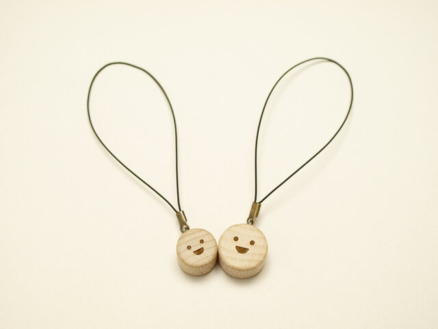 ストラップ・スマイル ブラック（L） | iichi 日々の暮らしを心地よくするハンドメイドやアンティークのマーケットプレイス