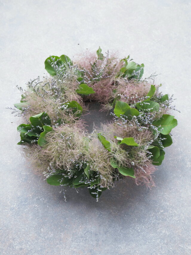 スモークツリーのリース | iichi 日々の暮らしを心地よくするハンドメイドやアンティークのマーケットプレイス