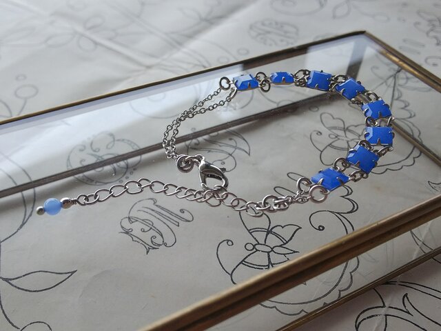 ヴィンテージ Blue-Square（6㎜）8連 Silver-Tone クラシカルブレスレット | iichi 日々の暮らしを心地よくするハンドメイドやアンティークのマーケットプレイス