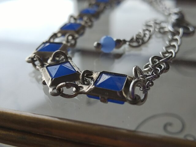 ヴィンテージ Blue-Square（6㎜）8連 Silver-Tone クラシカルブレスレット | iichi 日々の暮らしを心地よくするハンドメイドやアンティークのマーケットプレイス