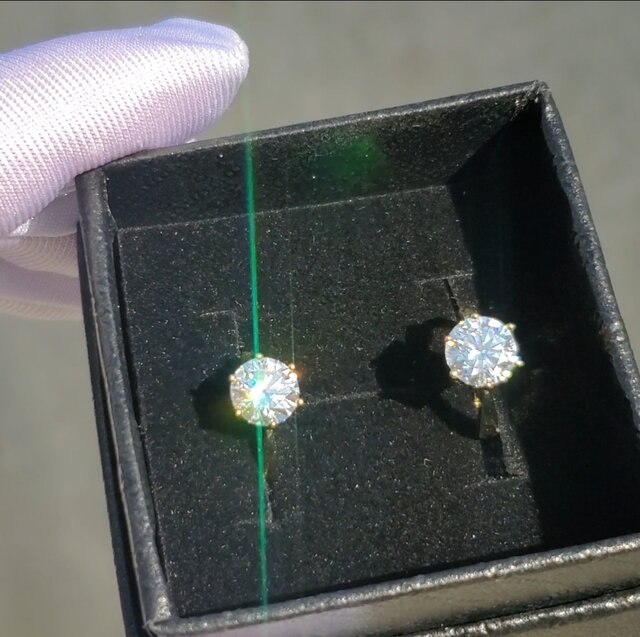 1ct×2 モアッサナイト モアサナイト フープ ピアス | iichi 日々の暮らしを心地よくするハンドメイドやアンティークのマーケットプレイス