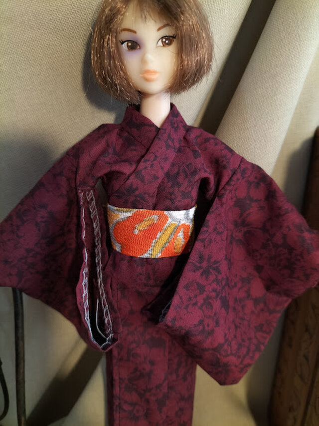 momoko用 浴衣と帯（エンジ色に全体花柄） | iichi 日々の暮らしを心地よくするハンドメイドやアンティークのマーケットプレイス