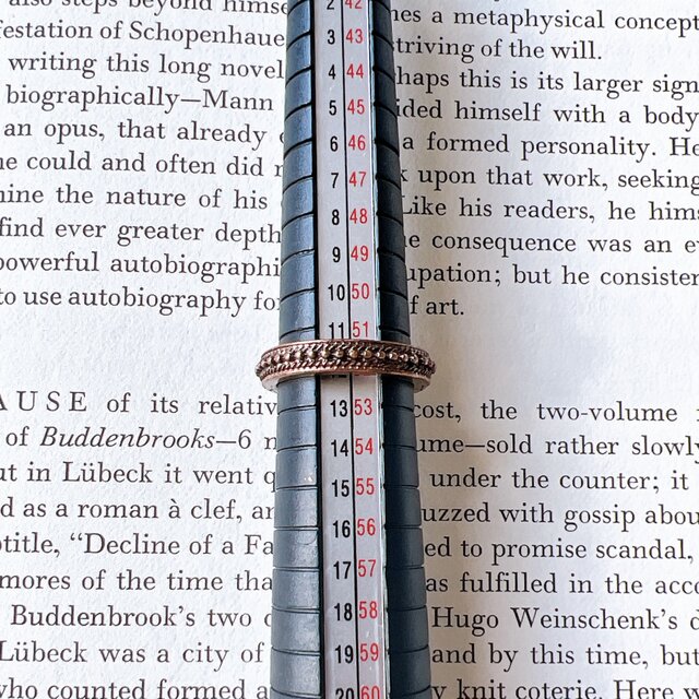 R352-ヴィンテージリング U.K. 1980〜90s Bronze Textured Band Stacking Ring | iichi 日々の暮らしを心地よくするハンドメイドや ...