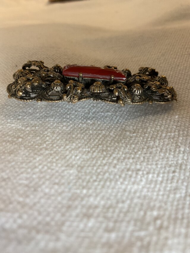 ロンドンで見つけたメノウのブローチ | iichi 日々の暮らしを心地よくするハンドメイドやアンティークのマーケットプレイス