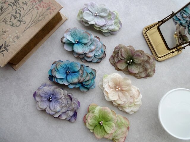 花びらのバレッタ Lサイズ フラットデザイン 淡水パール セピアブルー | iichi 日々の暮らしを心地よくするハンドメイドやアンティークのマーケットプレイス