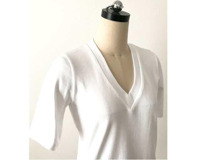 【まめちゃん様 専用】形にこだわった 大人のVネックTシャツ【サイズ・色展開有り】 | iichi 日々の暮らしを心地よくするハンドメイドやアンティークのマーケットプレイス