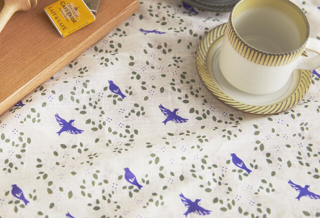 BLOCK PRINT ハンカチ / Blue Bird | iichi 日々の暮らしを心地よくするハンドメイドやアンティークのマーケットプレイス