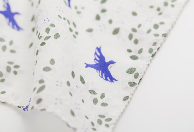 BLOCK PRINT ハンカチ / Blue Bird | iichi 日々の暮らしを心地よくするハンドメイドやアンティークのマーケットプレイス