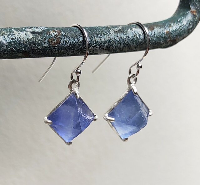 ブルーフローライト＊925 pierce | iichi 日々の暮らしを心地よくするハンドメイドやアンティークのマーケットプレイス