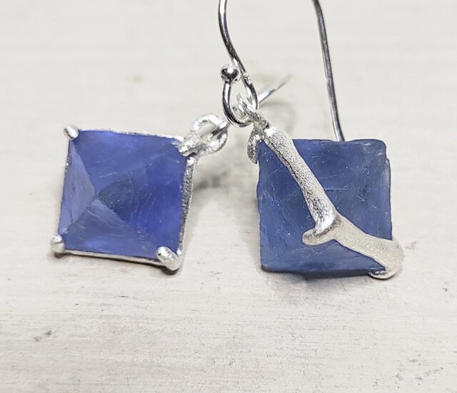 ブルーフローライト＊925 pierce | iichi 日々の暮らしを心地よくするハンドメイドやアンティークのマーケットプレイス