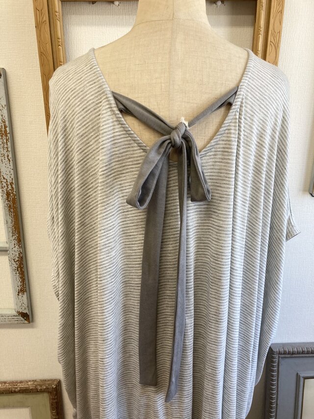 後ろリボンが可愛い ️ボーダー柄BIGTシャツワンピース グレー（サイズフリー L L） | iichi 日々の暮らしを心地よくするハンドメイドやアンティークのマーケットプレイス