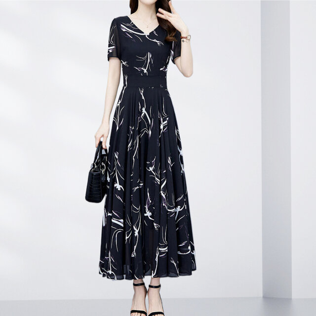 ワンピース ロングワンピース 半袖 ブラック ロング丈 レディース 夏 花柄 Vネック 着痩せ おしゃれ 通勤 ゆったり 上品 | iichi 日々の暮らしを心地よくするハンドメイドや ...