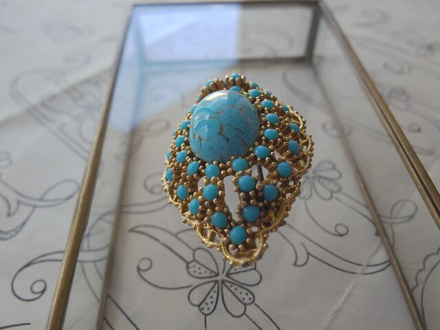 ヴィンテージ ターコイズGlassいっぱいのブローチ（約50×30㎜） | iichi 日々の暮らしを心地よくするハンドメイドやアンティークのマーケットプレイス